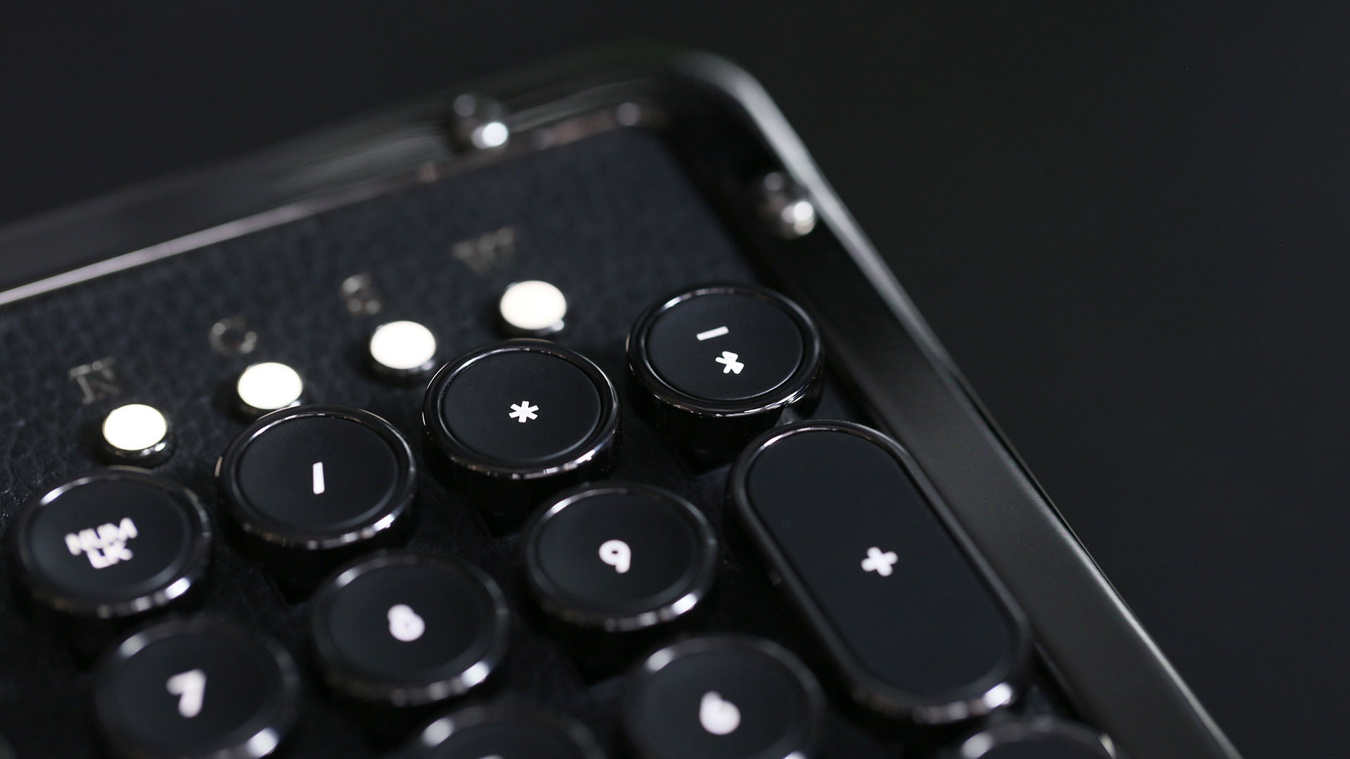 AZIO have just released a Bluetooth version of its retro-inspired ...